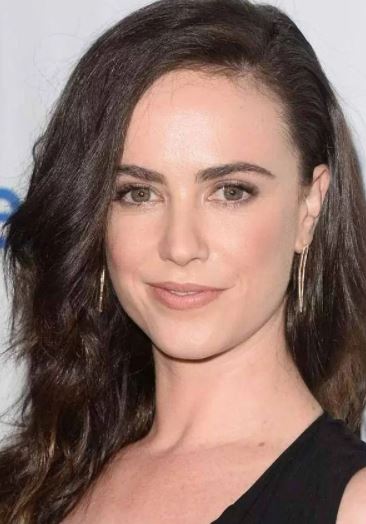 Amy Manson Height, Net Worth ,Career, Bio, Family, Education, Wiki ...