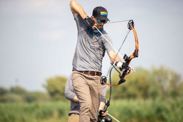 How to use a Bowfishing Bow? - World Magazine 2024