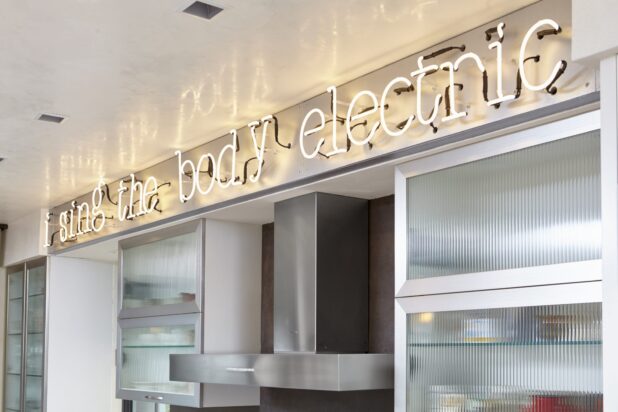 5 Neon Signage & Lighting Ideas for your Office In 2024 - World ...