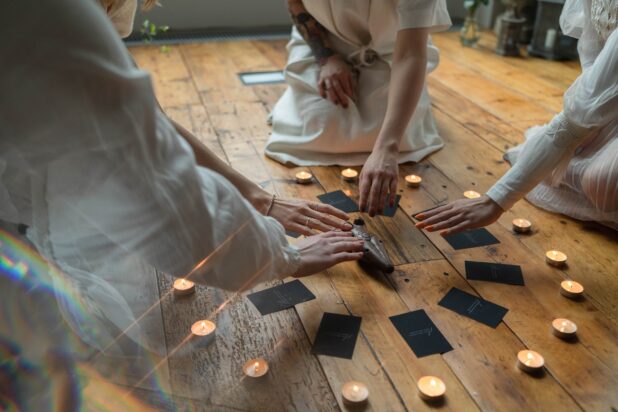 7 Reasons Why People Turn to Psychics for Help - World Magazine 2024