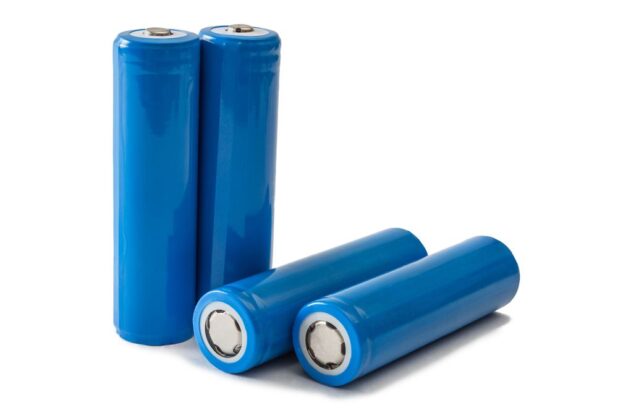 What’s The Difference Between AA and 18650 Batteries - 2024 Guide ...
