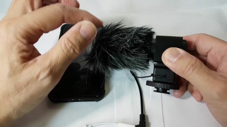 How to Use an iPhone External Microphone: 7 Things You Should Know ...