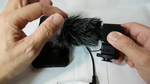 How to Use an iPhone External Microphone: 7 Things You Should Know ...