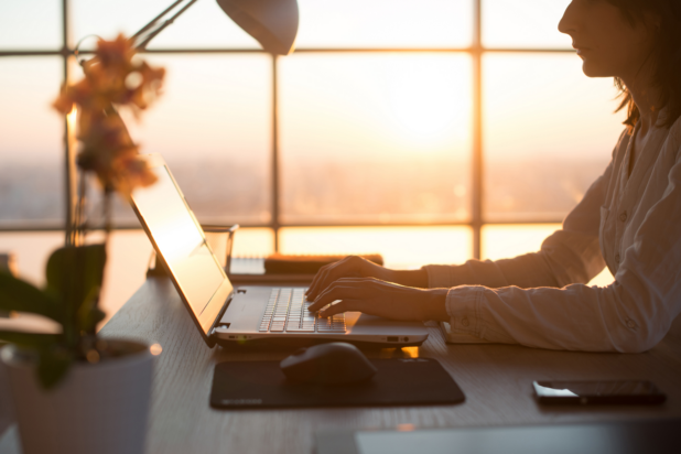 How to Choose the Best Laptop for Your Small Business - World Magazine 2024