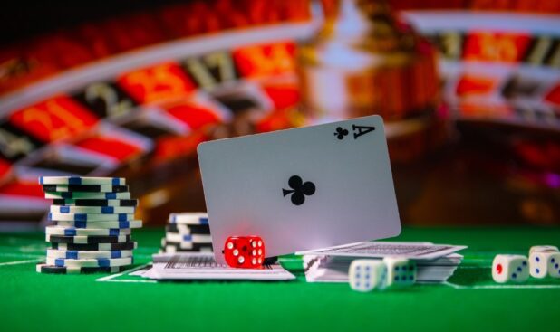 Online Gambling vs Land-Based Casinos - World Magazine 2024